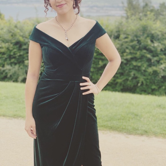 Xscape | Dresses | Xscape Offtheshoulder Emerald Green Velvet Dress ...
